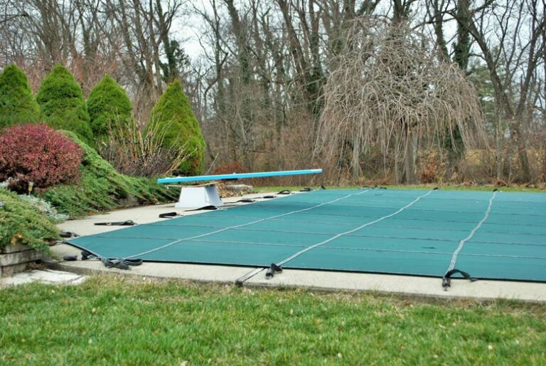 Winterabdeckplanen für den Pool – ein idealer Frostschutz